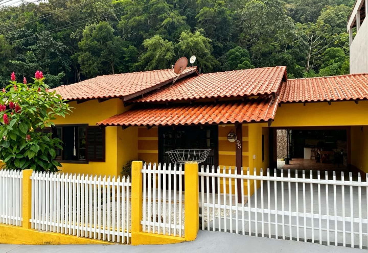 Maison Spacieuse Avec Barbecue - Brusque