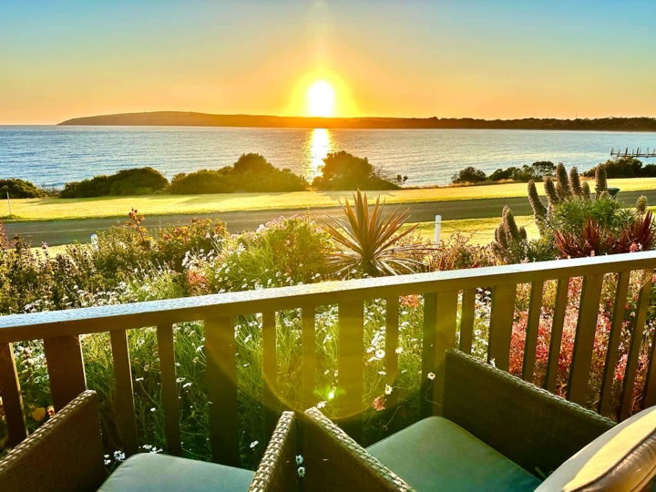 Marine Cottage
Stunning Sea Views - Kangaroo Island