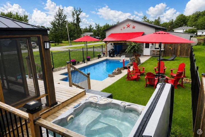Ultimate Gamers Retreat, Arcade, Pool & Hot Tub - Carleton Place