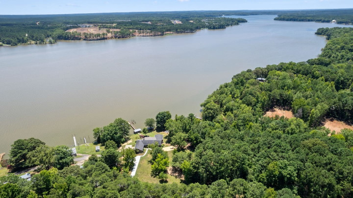 Ultimate Lake Getaway | Hot Tub, Fire Pit & Games - Lancaster, SC