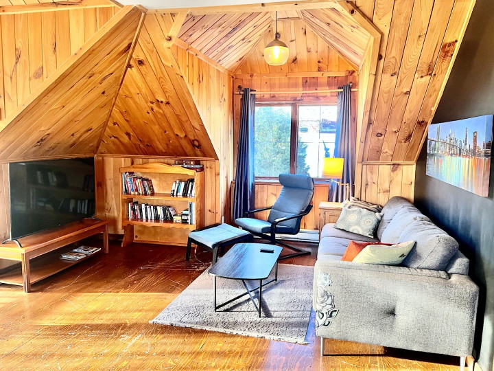 Charming Apartment In Heritage House - Sherbrooke