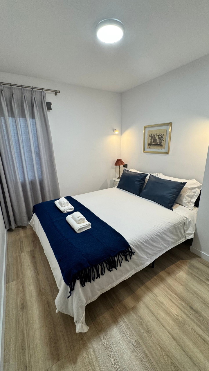 Spacious Renovated 3br·2ba Apt In Gràcia W/balcony - Barcelona