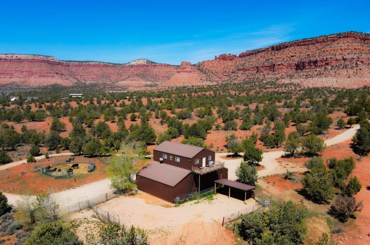 Rustic Barn Loft Near Kanab Red Cliffs | Pet Frien - Kanab, UT