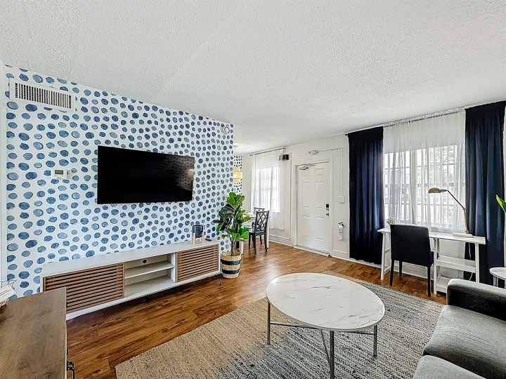 Unique Condo W/ Queen Bed & Canal View - Margate, FL