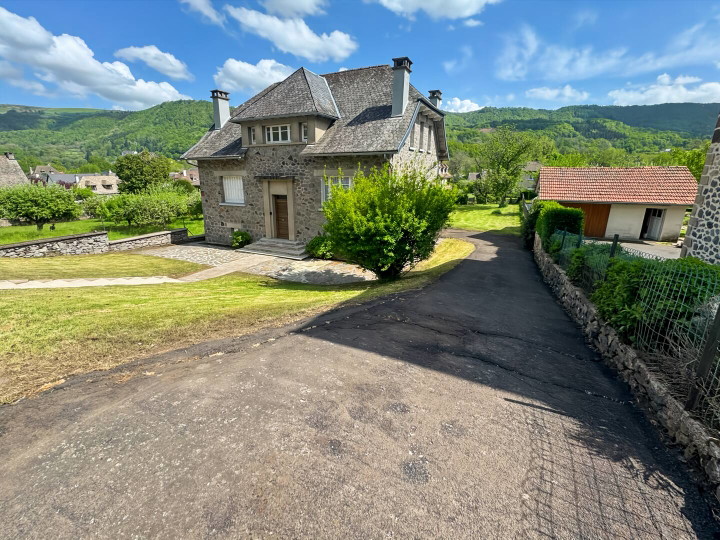 Les Hortensias De Vic-sur-cère, 10 Pers, 180m² - Vic-sur-Cère