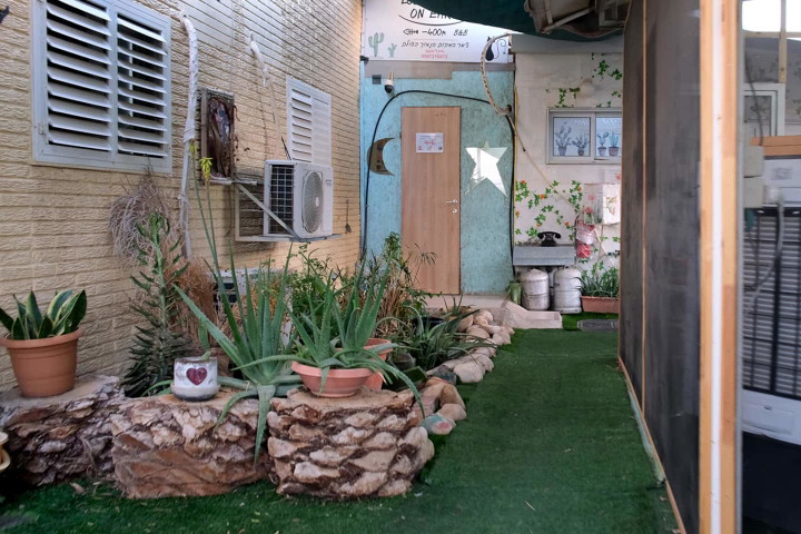 The Lowest Place In The World, A Three-room Apartment In A Row - Israel