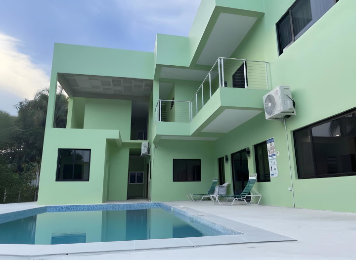 Memes House - Modern Beach Bars Food - Belize