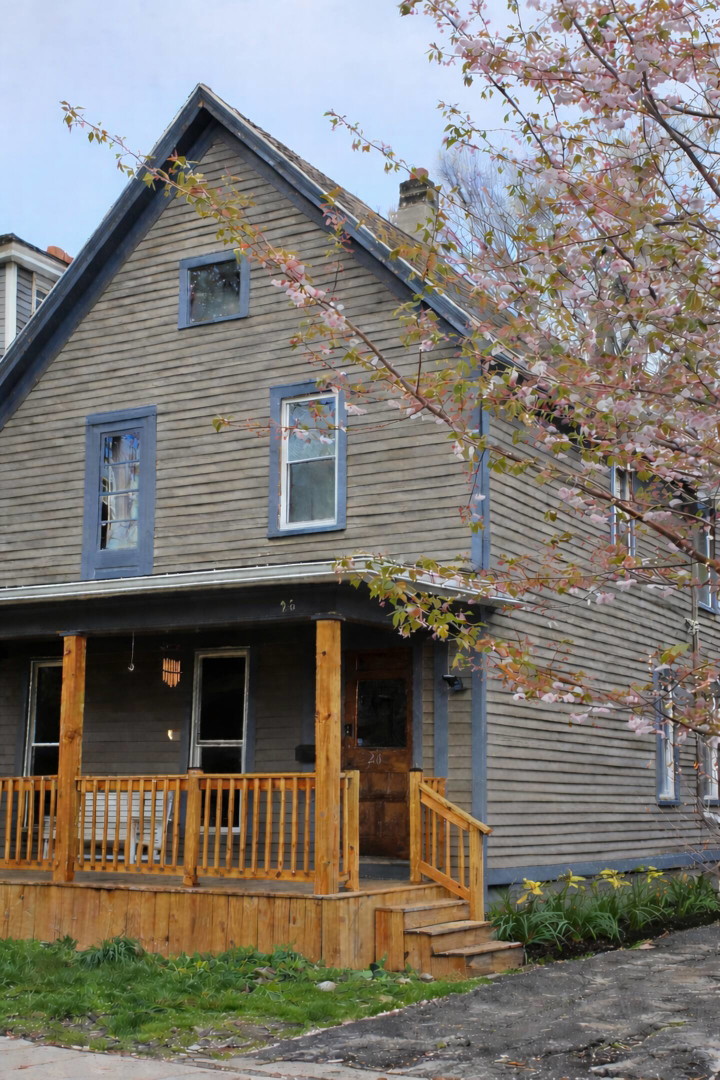 Entire Duplex! Perfect For Multi-families & Gr - Rochester, NY