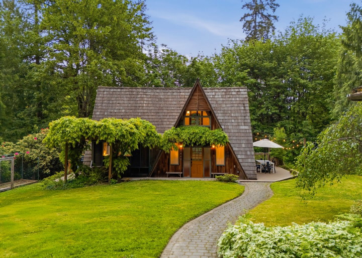 Burke Bay A-frame Retreat W/cedar Hot Tub - Silverdale, WA