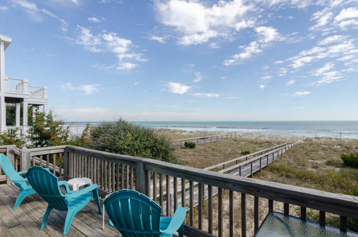 Charming Oceanfront Home W Private Beach Walkway! - Kure Beach, NC