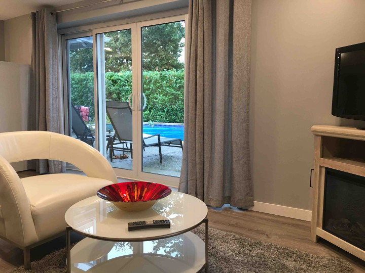 Starlight Poolside Suite - Port Moody