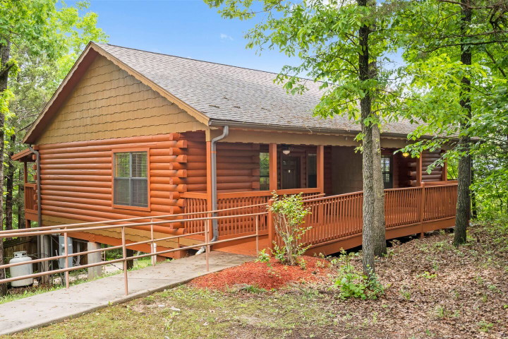 Charming "417 Dirt Road" Cabin For Two - Rockaway Beach, MO