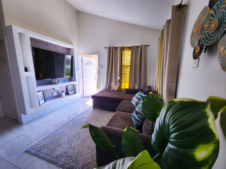 Norahs Blissful Escape | 2br Gated W/ Ac & Wi-fi - Jamaica