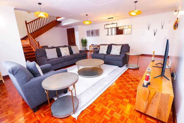 12 Pax- Spacious & Warm | Near 24/7 Supermarket - Kenya