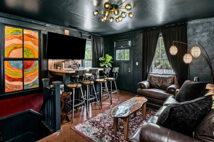 Historic Victorian Home Near Forsyth Park & Yard - Savannah, GA