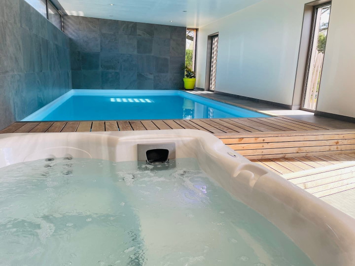Gîte Avec Piscine Intérieure/spa - Bretagne