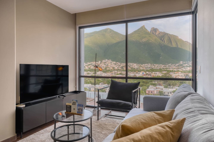 Upscale 1br Oasis: A/c, Pool & In-unit Laundry - Monterrey