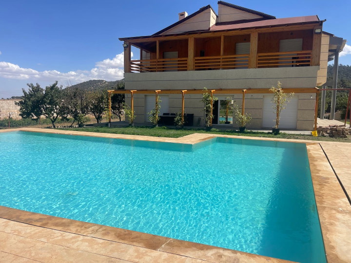 Private Farm With Villa And Swimming Pool. - Ifrane