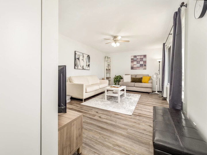 Cheerful 3 Bedroom Main Floor Private Suite Near W - Cardston