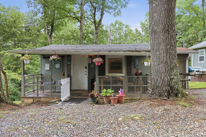 Mama Bear Cabin, Hot Tub, Pet Friendly - Cherokee, NC