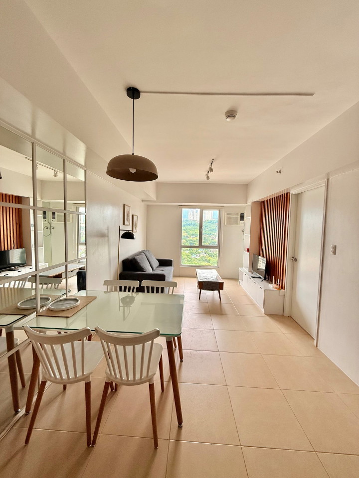 Spacious 1-bedroom Condo/up To 5 Pax/pool/it Park - Cebu
