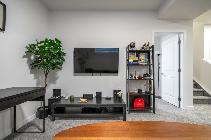 Perfect Stay 2 Bedroom Basement Suite - Airdrie