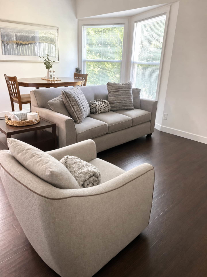 Renovated 2br | Pets, Parking & Workspace - Illinois