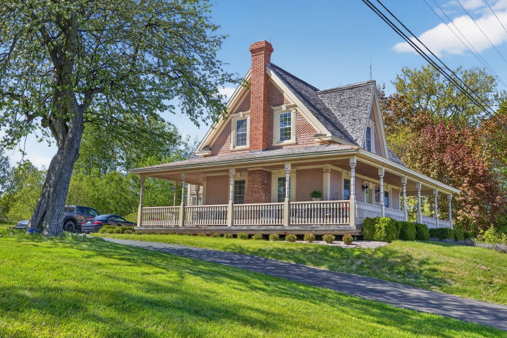 The Coco Retreat 2br Heritage Home W/ Piano - Bathurst, NB