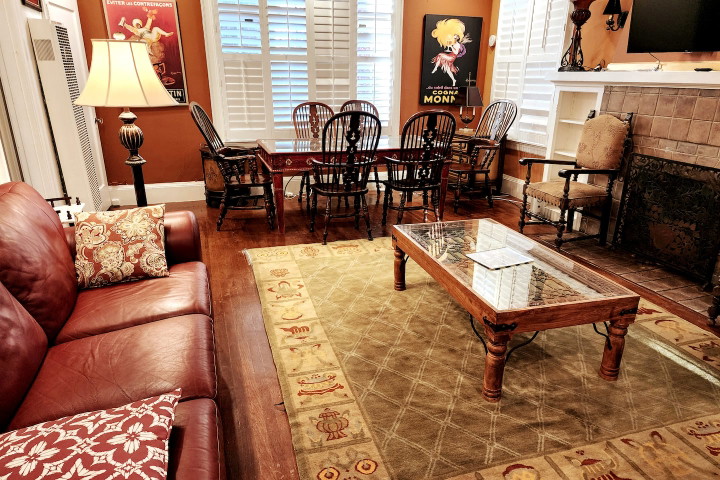 Graciously Furnished 1br In Classic 1920s Building - Berkeley, CA