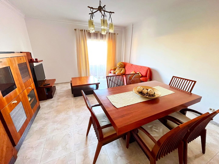 Sunny 2br Apartment | Perfect For Family & Friends - Rio de Mouro