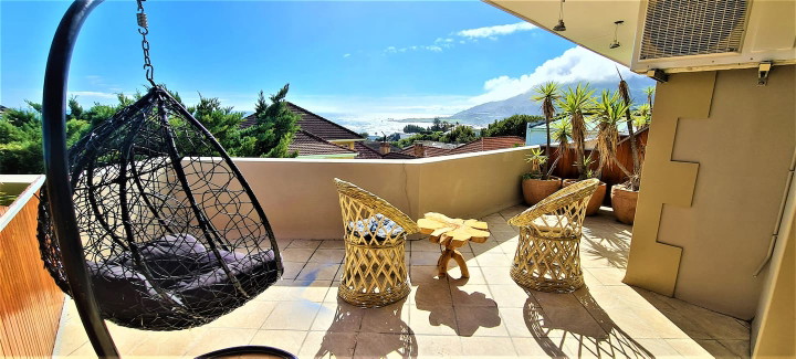 Big House In Camps Bay With Ocean View-14 People - Camps Bay