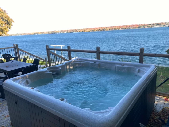 Vacation On The Banks Of The St Lawrence River - Brockville