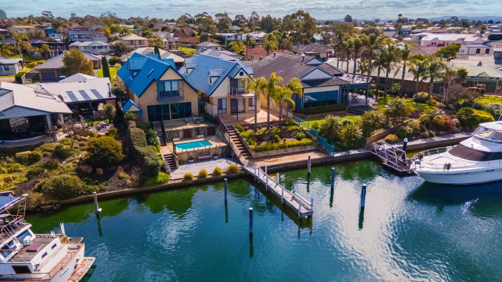 The Loft - Waterfront With Pool And Private Jetty - Bairnsdale