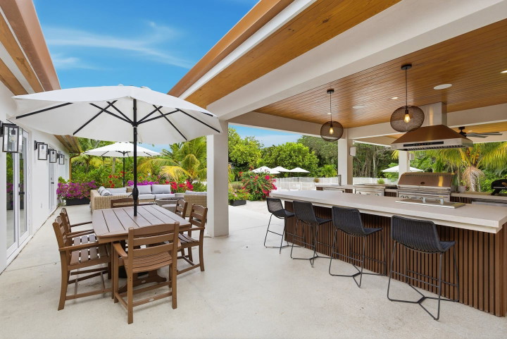Private Oasis | Pool, Spa, & Outdoor Kitchen - Kendall, FL