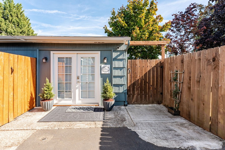 Cottage, Cozy & Private! Backyard Retreat - Portland, OR