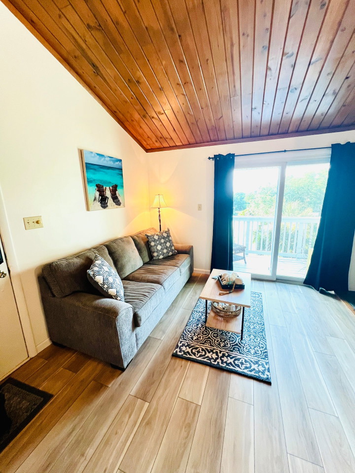 *Newly Renovated, 2br, Beach Access On Golf Course - Edisto Beach, SC