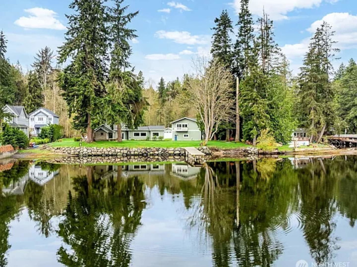 Private Waterfront- Hot Tub, Sauna, Kayak & Dock - Silverdale, WA