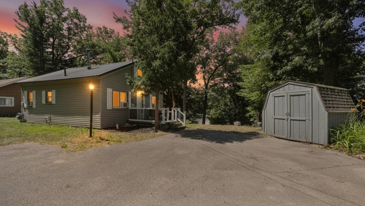 Big Pine Island Lake W/ Fishing, Beach & Firepit - Greenville, MI