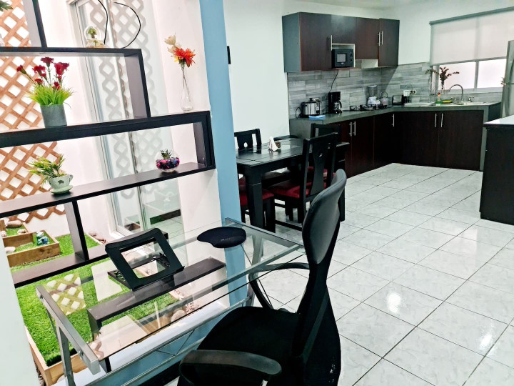 Spacious House In A Residential Area Near San José - San José