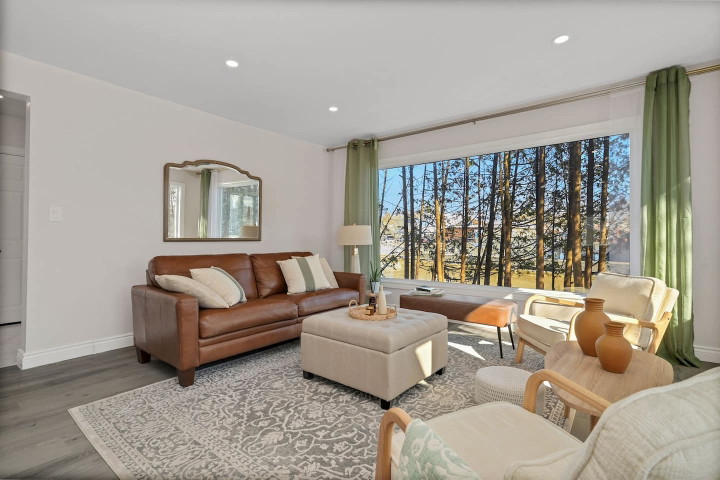 Waterfront Retreat + Hot Tub For 10 Adults+2 Kids - Ontario