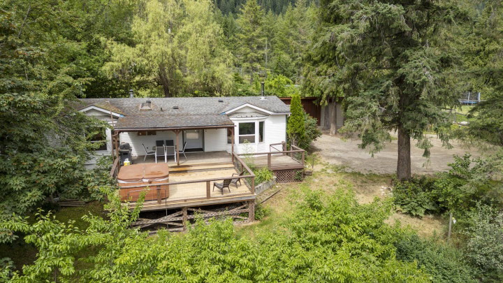 Sicamous Lakeview House | Hot Tub | Large Deck - Sicamous