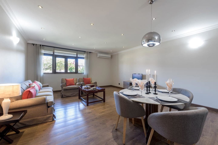 Sunny Ground Floor Apartment In Sommerchield - Maputo