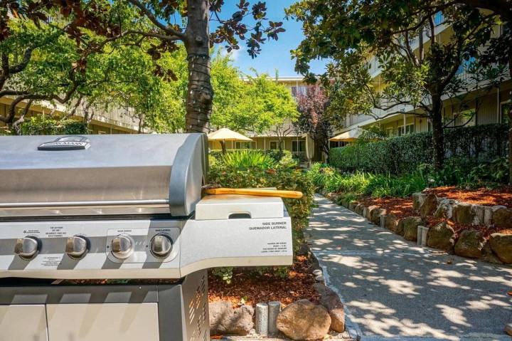 Family Suite | Kitchen | Pool | Parking | Bbq Area - San Rafael, CA