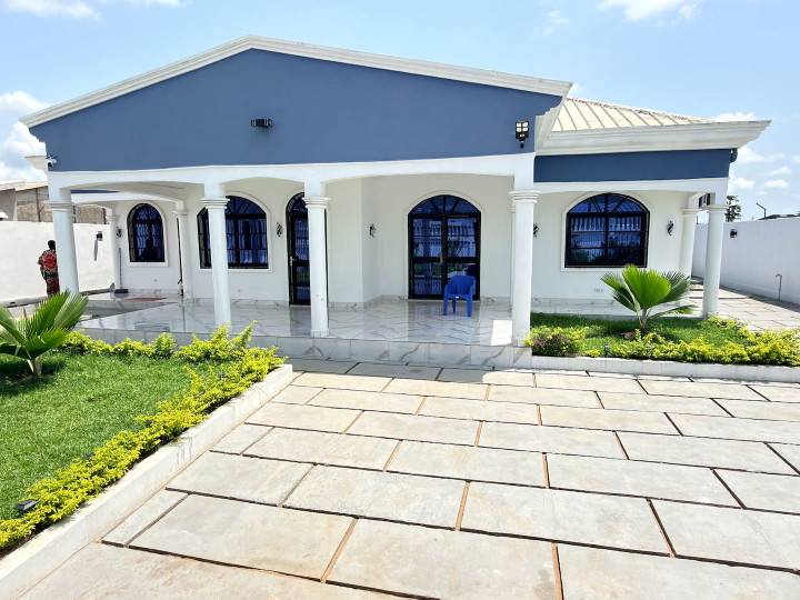 Villa Jaybella Très Spacieuse Et Propre - Pointe-Noire