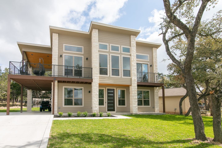 Lake Travis 3br | Dock, Pool, Patio & Lake Access - Lake Travis, TX