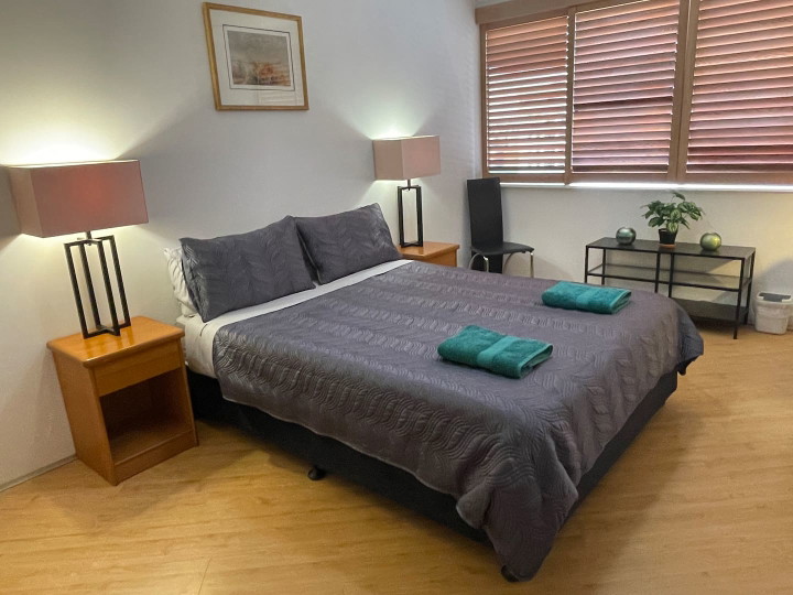Secure, Spacious Apartment On Brisbanes Cbd Edge - Brisbane