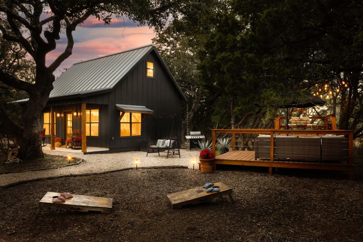Feed Deer Daily |Peaceful Hill Country Cozy Cabin - United States