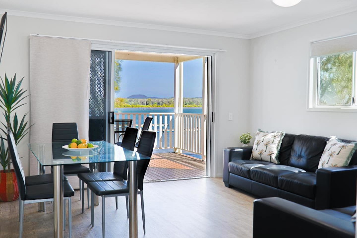 Deluxe Riverfront Family Cabin W/ Balcony - Nambucca Heads
