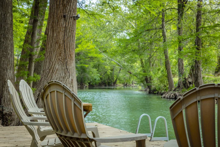 Edgewater Escape- Riverfront + Pool + Hot Tub - New Braunfels, TX