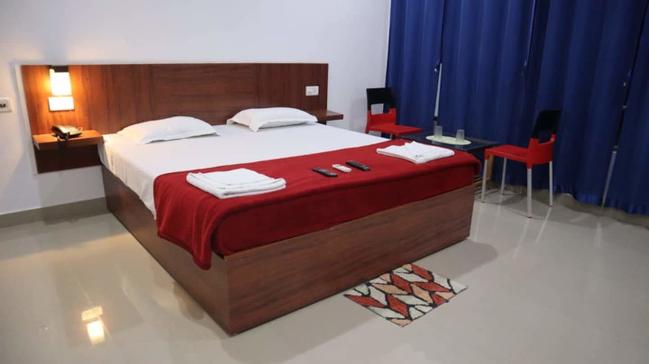 Premium Ac - Hotel Exotica Squares Beach Resort - スワラージ・ドウィープ